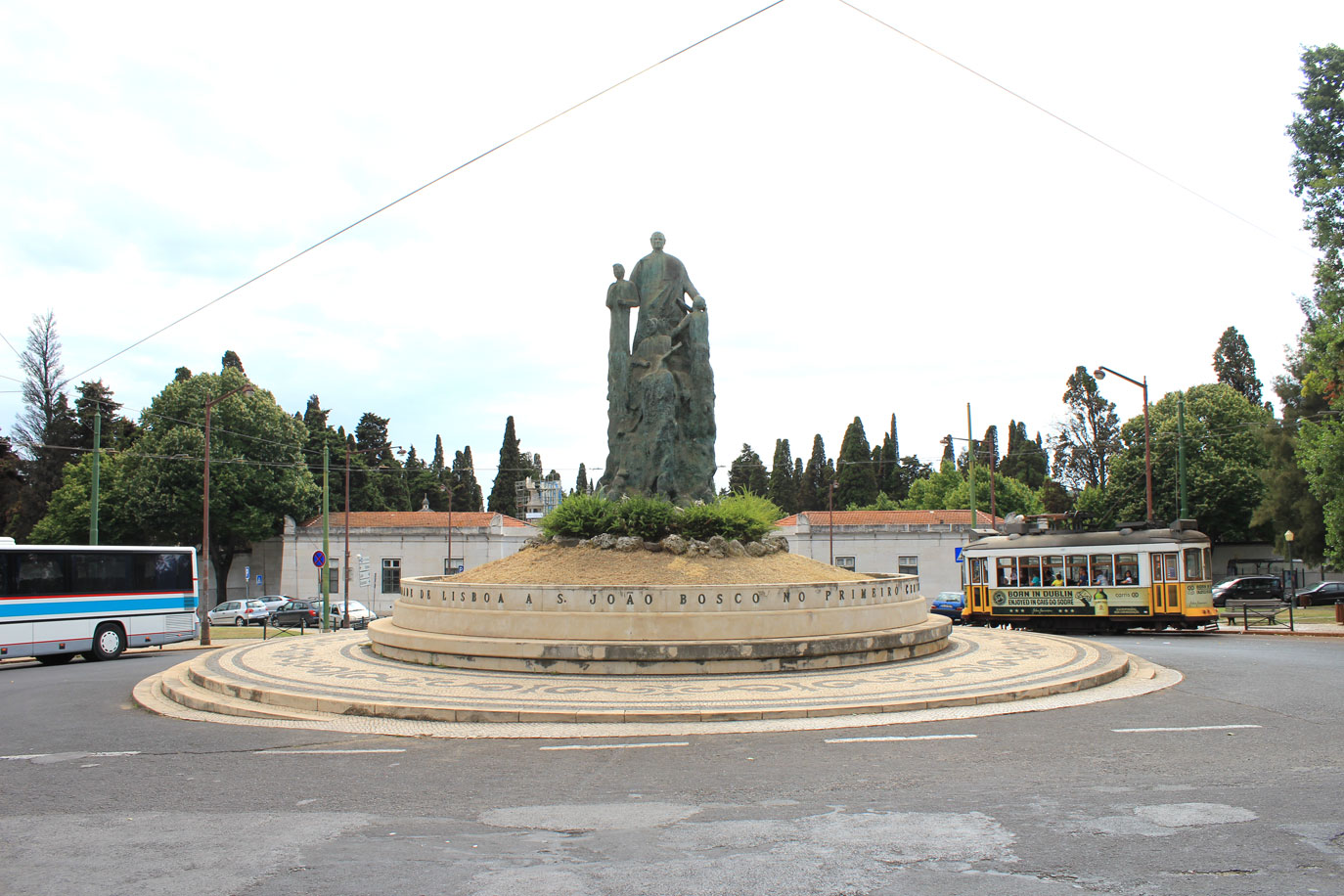 Jardim da Parada dos Prazeres em Lisboa • Portugal